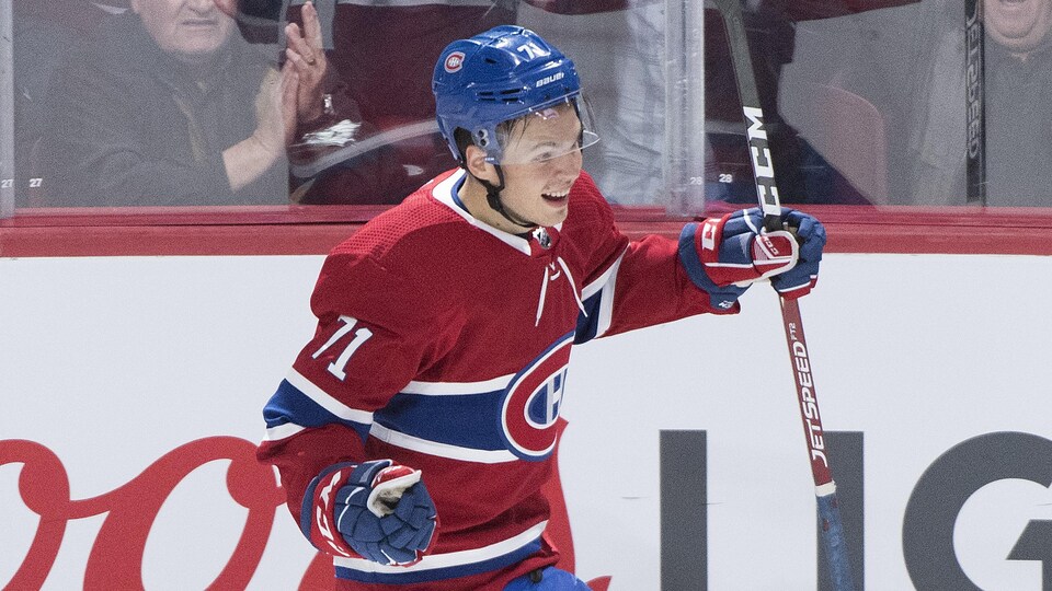 Deux saisons de plus pour Jake Evans avec le Canadien | Radio-Canada.ca