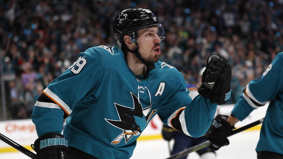 Logan Couture continue de briller en séries pour les Sharks | Radio ...