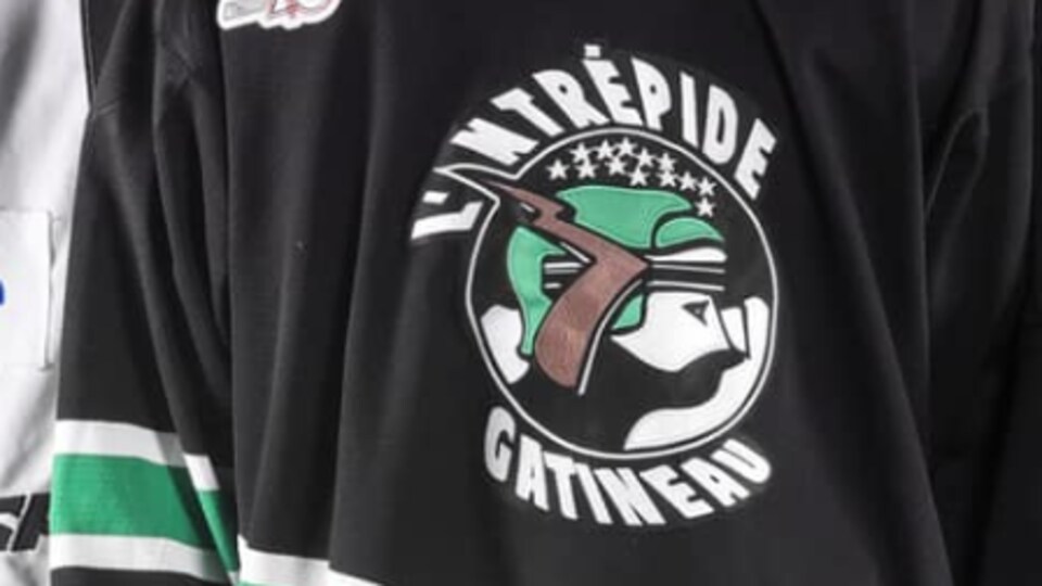 Racisme au hockey : un joueur suspendu s’ouvre dans une lettre | Radio ...