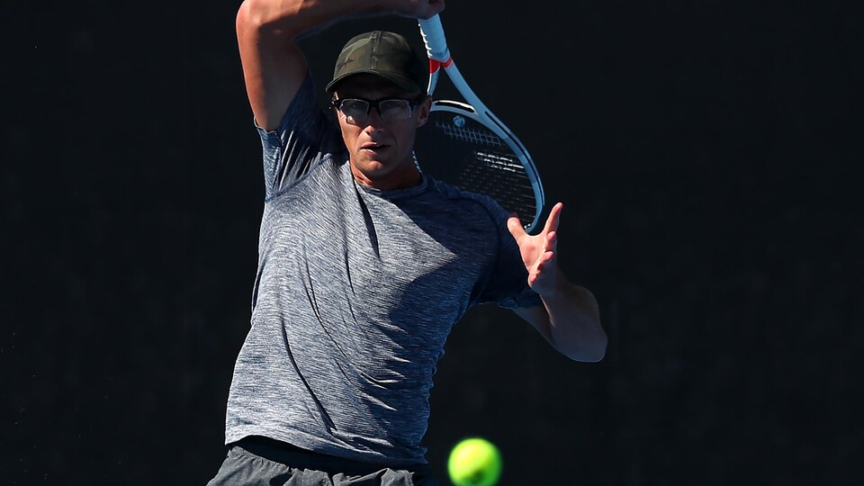 Peter Polansky avance au deuxième tour des qualifications à Roland ...