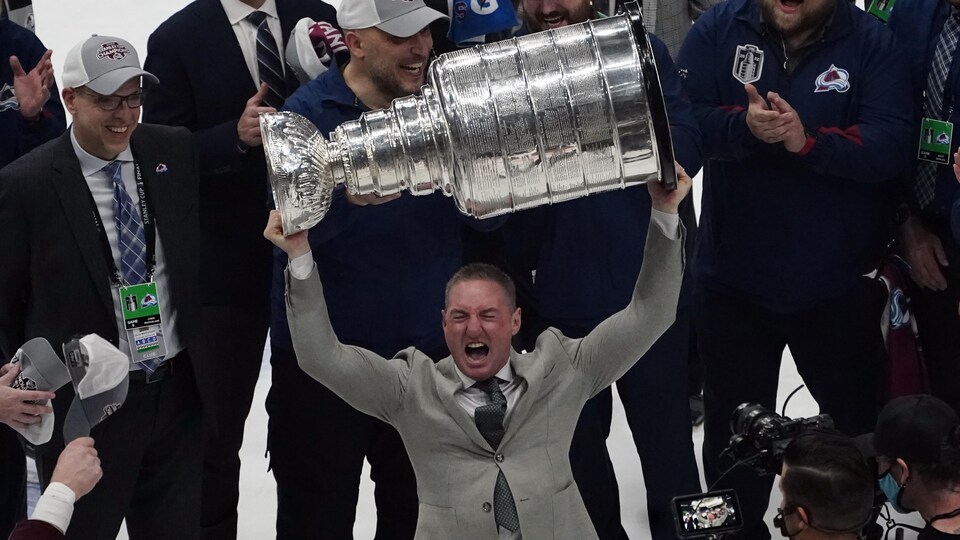 La coupe Stanley en visite à Petawawa avec Shawn Allard | Radio-Canada.ca