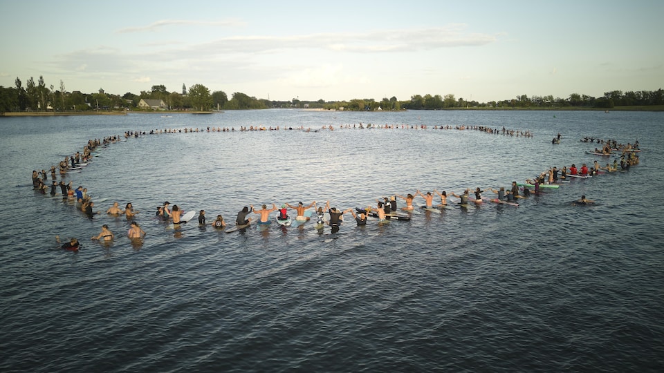 Les surfeurs de Montréal s’activent pour créer de nouvelles vagues ...