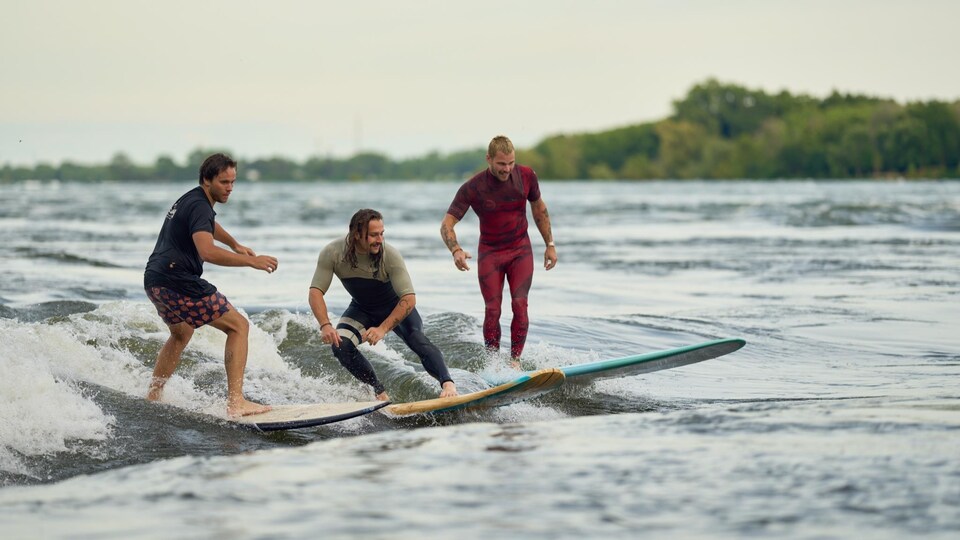 Les surfeurs de Montréal s’activent pour créer de nouvelles vagues ...