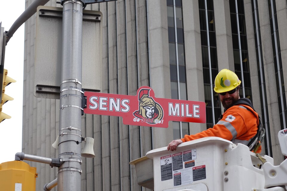 Ambiance festive à Ottawa pour le 1er match de la série Bruins ...