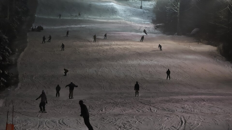 La station de ski Stoneham et près de 1700 foyers privés d’électricité ...