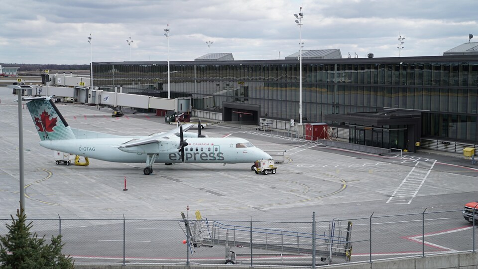 Baisse d’achalandage de plus de 90 % à l'aéroport d’Ottawa ... Baisse d’achalandage de plus de 90 % à l'aéroport d’Ottawa ...