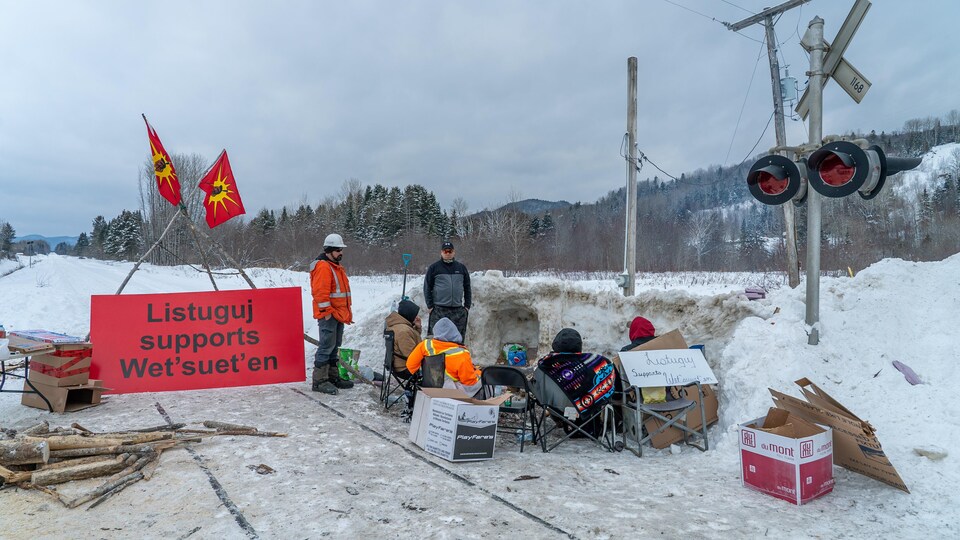 Une 2 e nuit sur les rails à Listuguj en appui aux chefs héréditaires ...