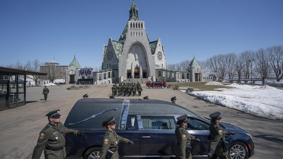 Funérailles de la sergente Breau : « Ça aurait pu être moi » | Radio ...