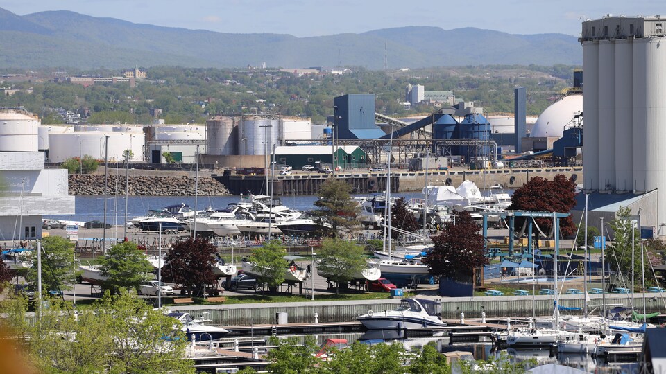 À l’étroit au nord, le Port de Québec convoite le sud | Radio-Canada.ca