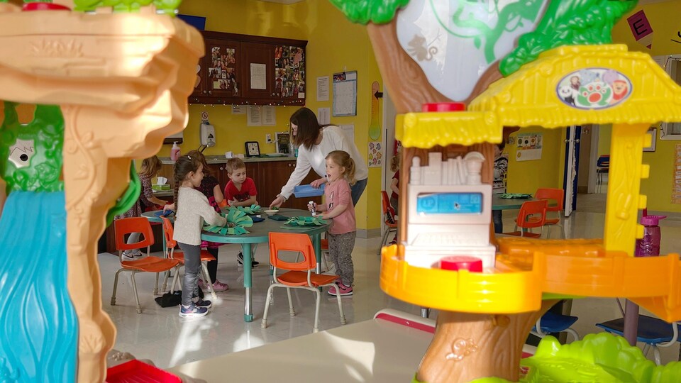 Le programme national de garderies souffre d’un manque de places et de ...