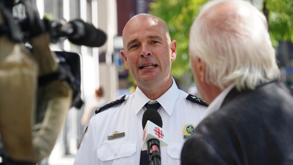 Le long chemin vers l’assermentation du prochain chef du SPVM | Radio ...