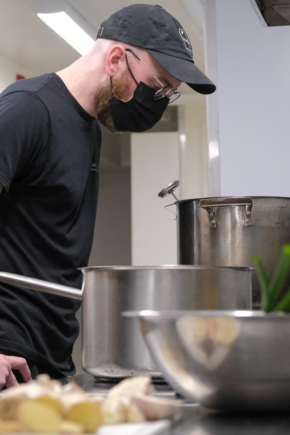 Rigueur artistique dans la cuisine du Honō Ramen | Radio-Canada.ca