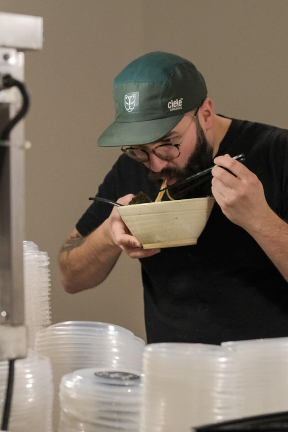 Rigueur artistique dans la cuisine du Honō Ramen | Radio-Canada.ca