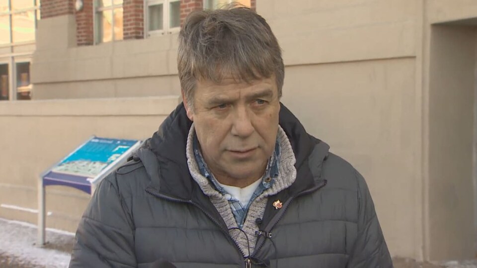 L'ancien député néo-écossais Peter Stoffer demande pardon à une plaignante