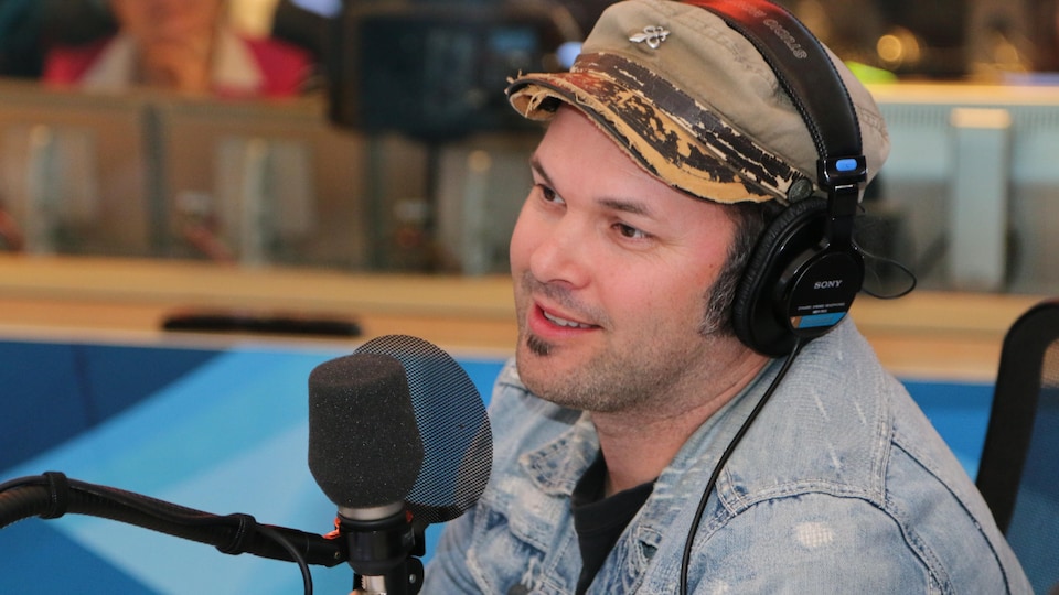 Alexandre Belliard chante l’histoire de la Côte-Nord tout l’été à Tadoussac