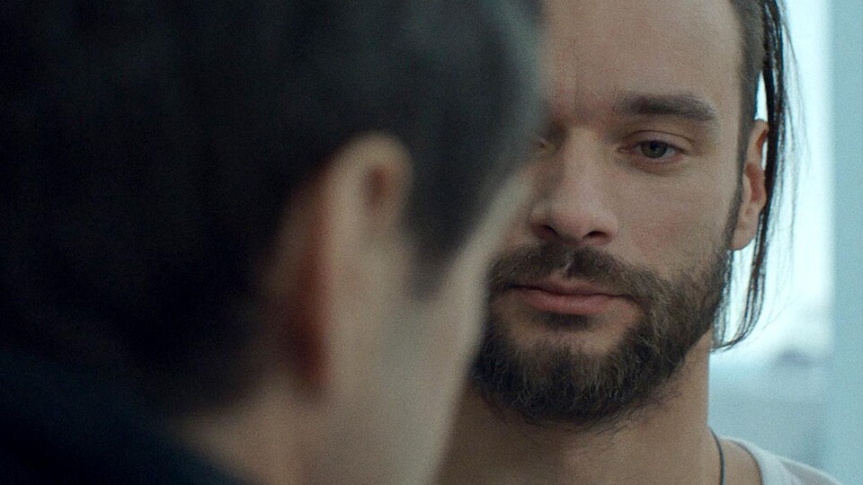 L'Acrobate, une histoire de pulsions et de désirs sans filtre | Boulevard du Pacifique