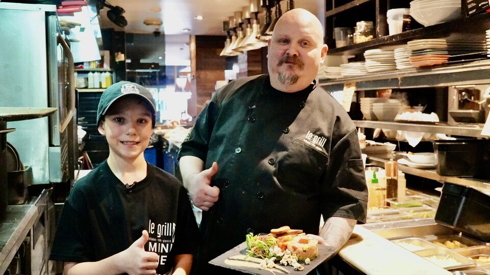 Un apprenti chef de 11 ans entre dans la cuisine du Grill