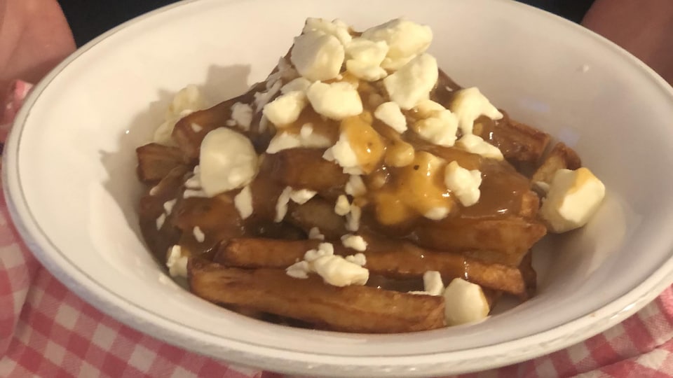 Une recette de sauce à poutine et de fromage en grains frit de Lesley ...