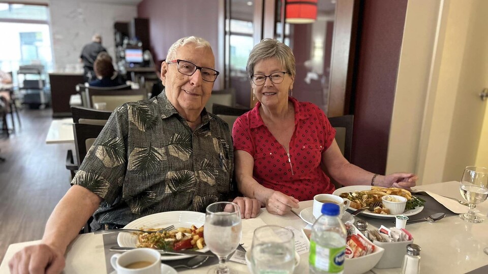 Deux aînés trouvent l’amour et se marient à leur résidence