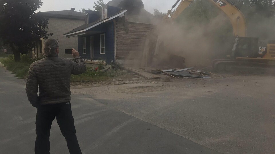 La « petite maison bleue » de Sainte-Marie démolie