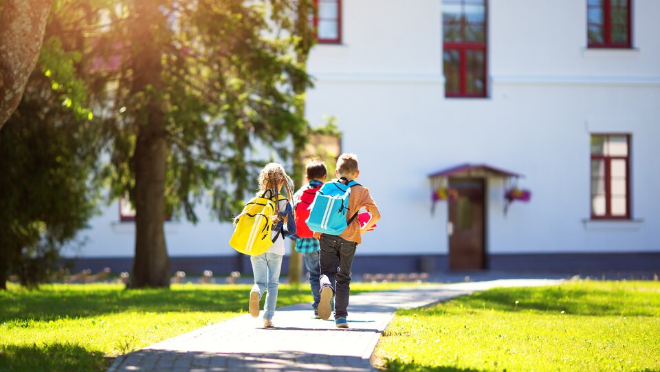 À quel âge peut-on laisser ses enfants seuls à la maison?