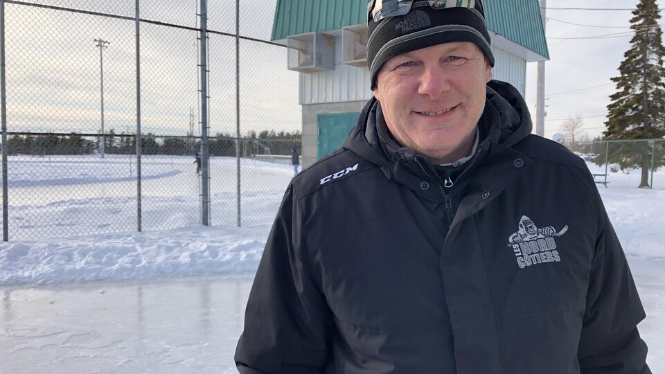 Sur la glace avec des patineurs à Sept-Iles