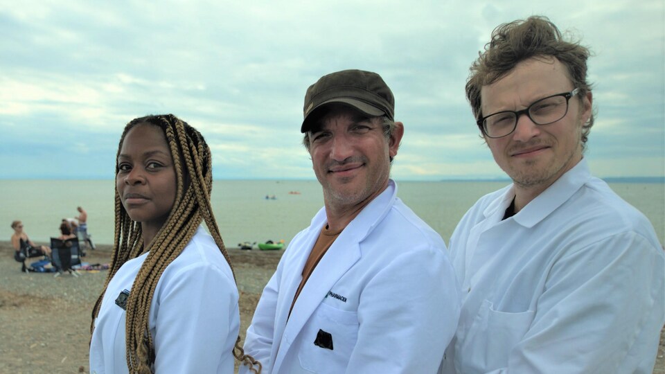 Artistes au travail dans la Baie-des-Chaleurs pour une étude non ...