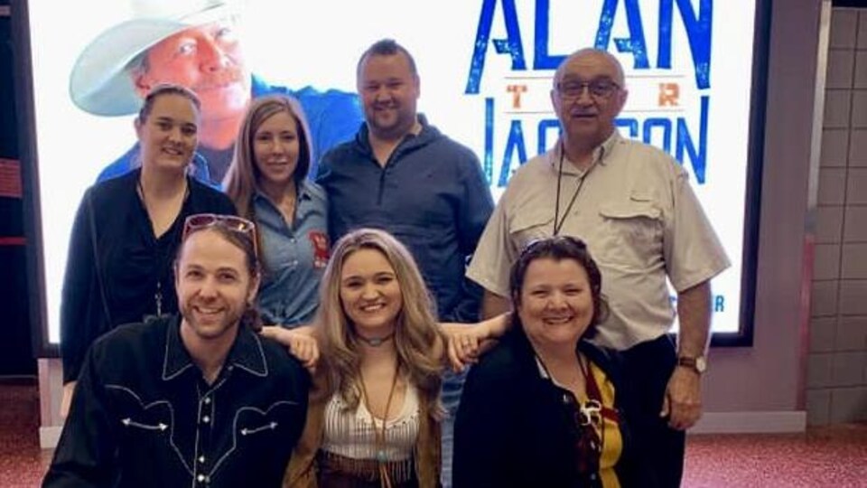 La chanteuse Francelle Maria Doiron rencontre son idole Alan Jackson