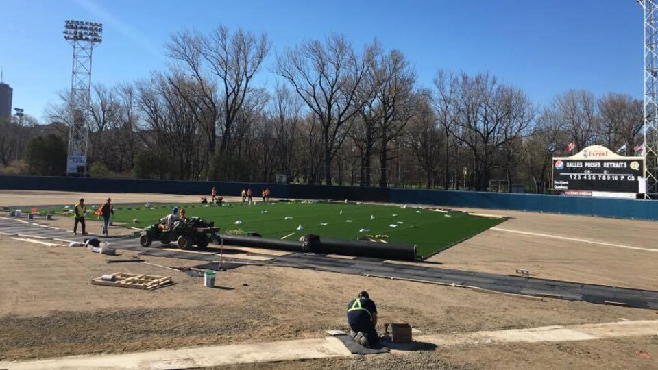 Une surface synthétique au stade municipal de Québec