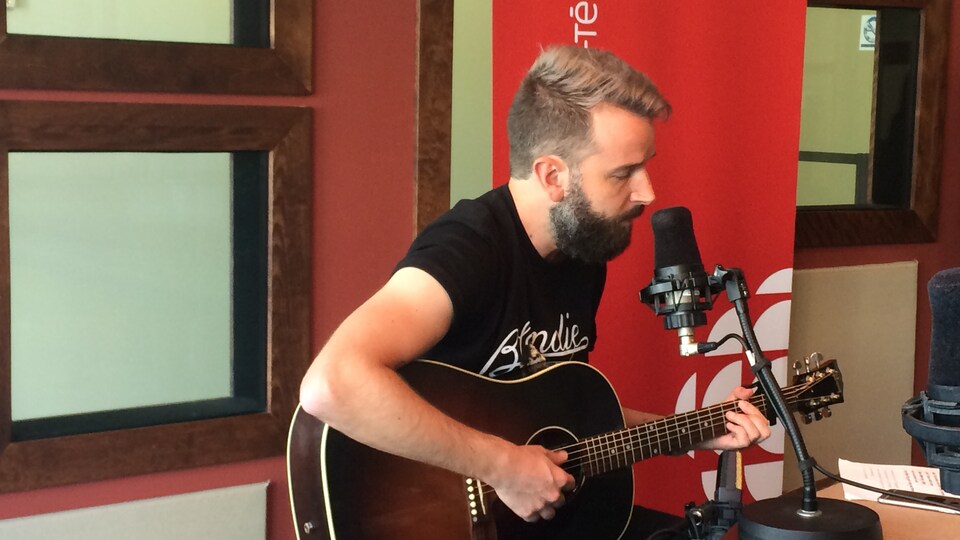 Jason Bajada en prestation à notre studio