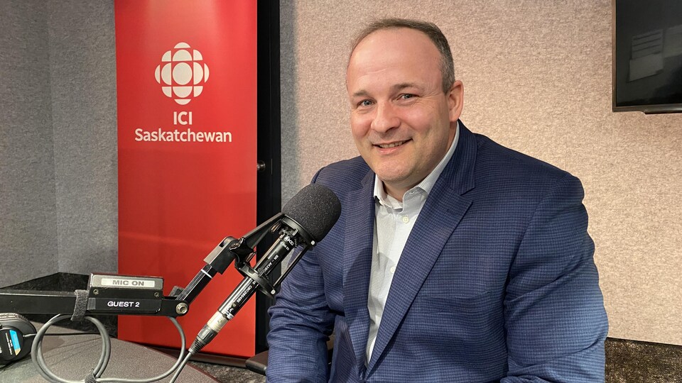 Célébration du couronnement du roi à l'assemblée législative