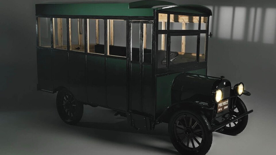 Une reproduction du premier autobus Prévost pour les 100 ans de l ...