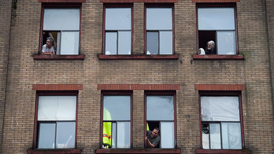 Entrevue avec Stéphan Corriveau : la hausse du prix des chambres à ...