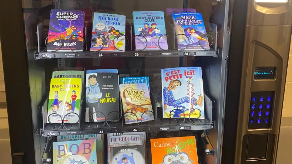 Une école de Saint-Albert créée une machine distributrice de livres