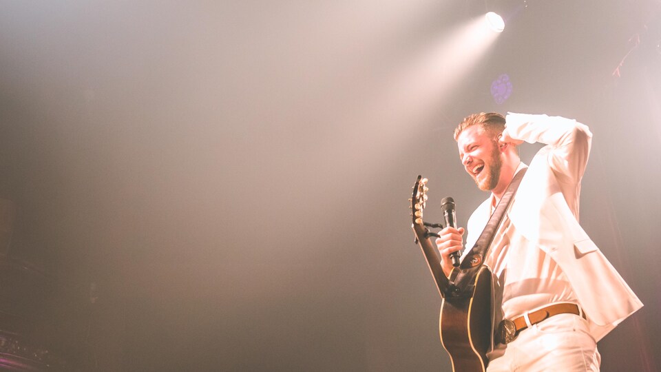 Matt Lang de passage aux Escoumins, sur la Côte-Nord