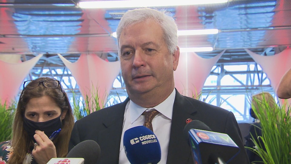 Le PDG d'Air Canada affirme ne pas avoir le temps d'apprendre le français