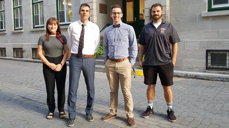 Mireille et le personnel enseignant du Collège François-de-Laval