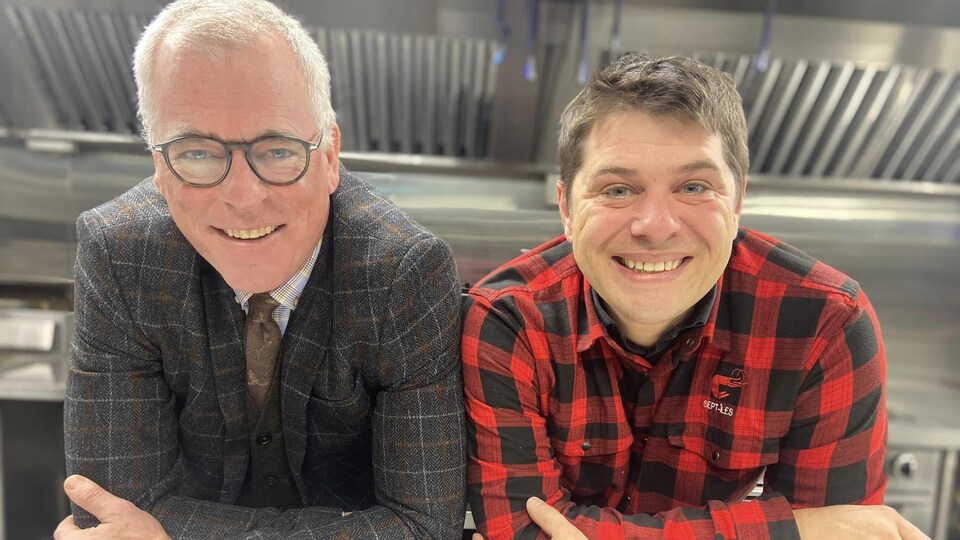 Peter Simons et Stéphane Modat cuisinent du bouilli pour la bonne cause