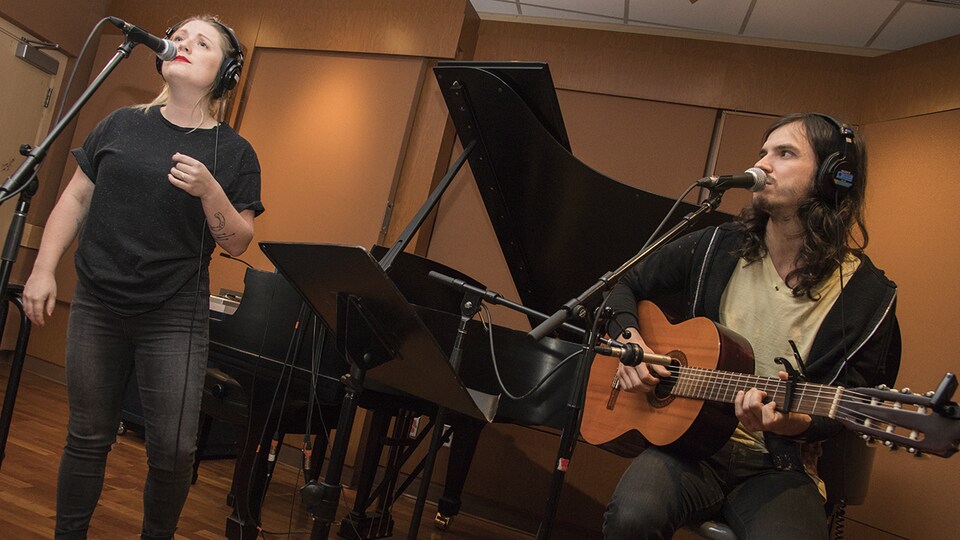 Fanny Bloom et Philémon Cimon chantent À bicyclette