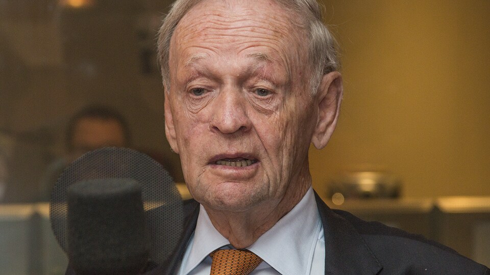 Jean Chrétien sur les pipelines, les Premières Nations et le français