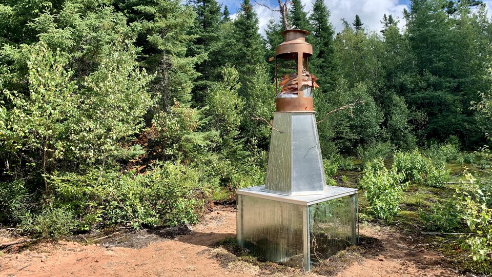 Une sculpture en hommage à Louis Hébert dans la forêt de Glenaladale