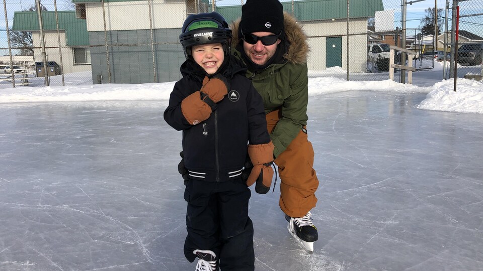 Sur la glace avec des patineurs à Sept-Iles