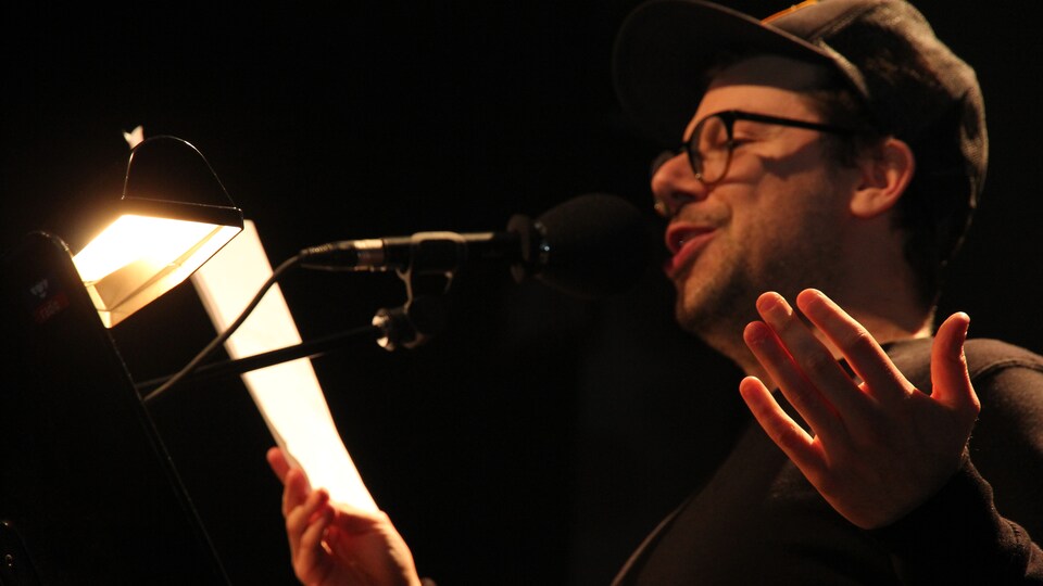 Simon Boulerice lit un morceau de Géolocaliser l'amour