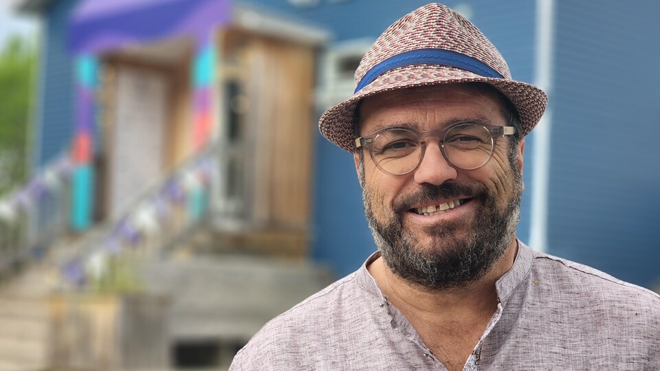 Alan Côté, « le grand manitou » qui chante plus fort que la mer