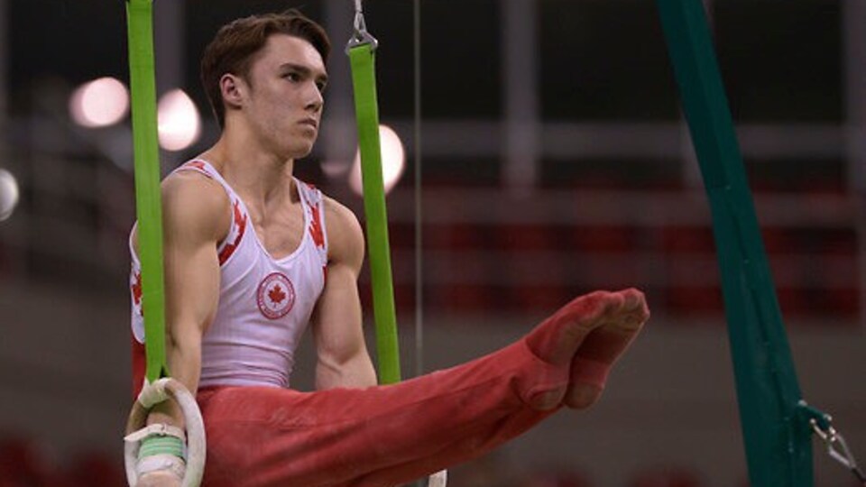 Sam Zakutney d'Ottawa aux Championnats canadiens de gymnastique artistique