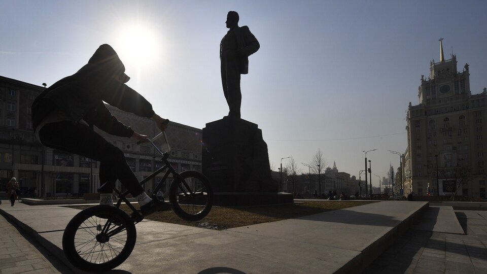 Mieux comprendre le poète Vladimir Maïakovski