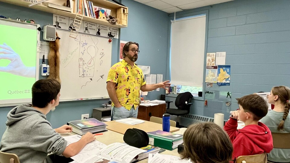 Une discussion en classe sur les réseaux sociaux