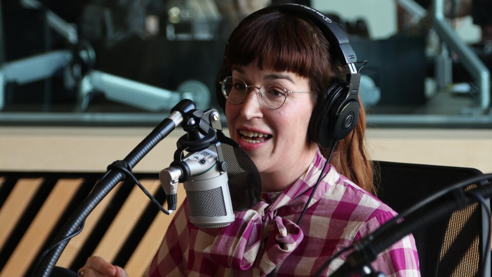 Catherine Ethier imagine un couronnement à petit prix pour Charles III