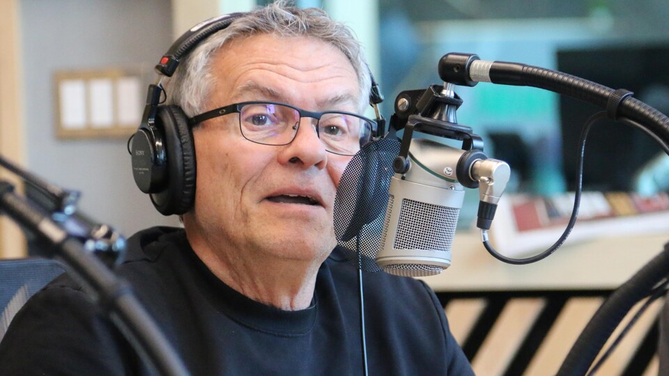 Prêter serment ailleurs dans le monde, avec Paul Houde