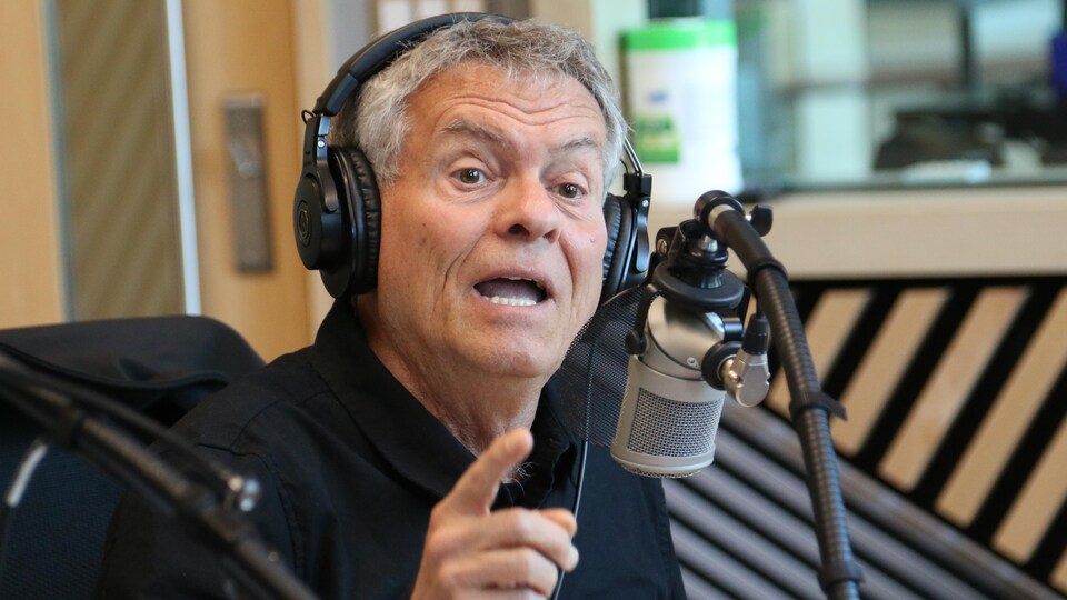 Pierre Houde serein à l’approche de la chapelle ardente pour son frère